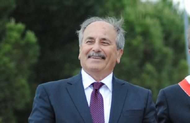 Il Preside Rocco Ciafarone lascia la Scuola ed il "Mattei" - Piazza ...