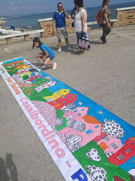 Un grande murales colorato dai bambini per la Settimana della Cultura ...